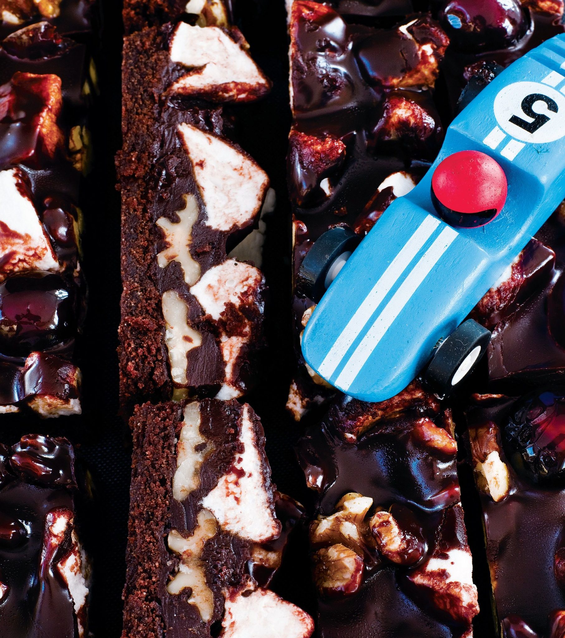 Ms Cupcake, The Naughtiest Vegan Cakes| Vegan Baking Cookbook