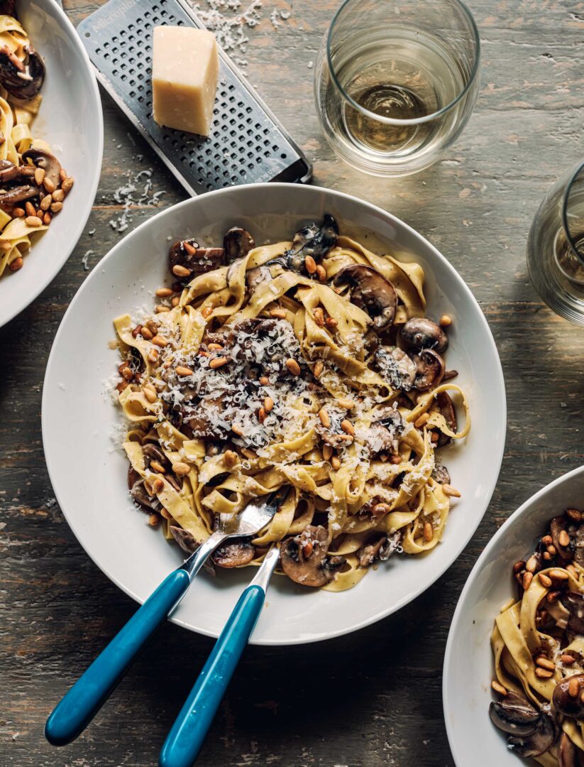 Creamy Garlic Mushroom Tagliatelle Recipe | 15-Minute Pasta